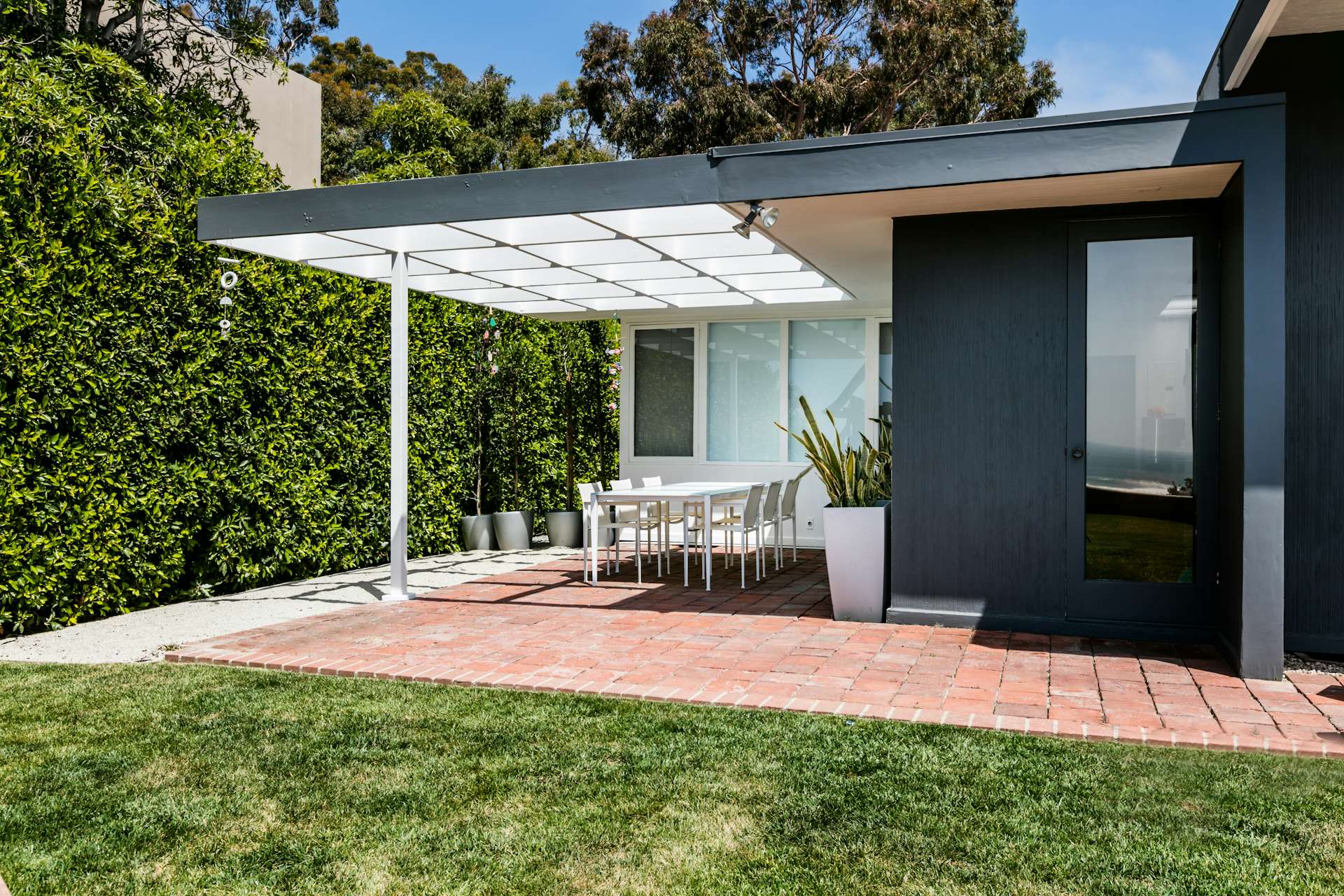 Photo 3 of 13 in Case Study House #18 in L.A. Hits the Market at $10M ...