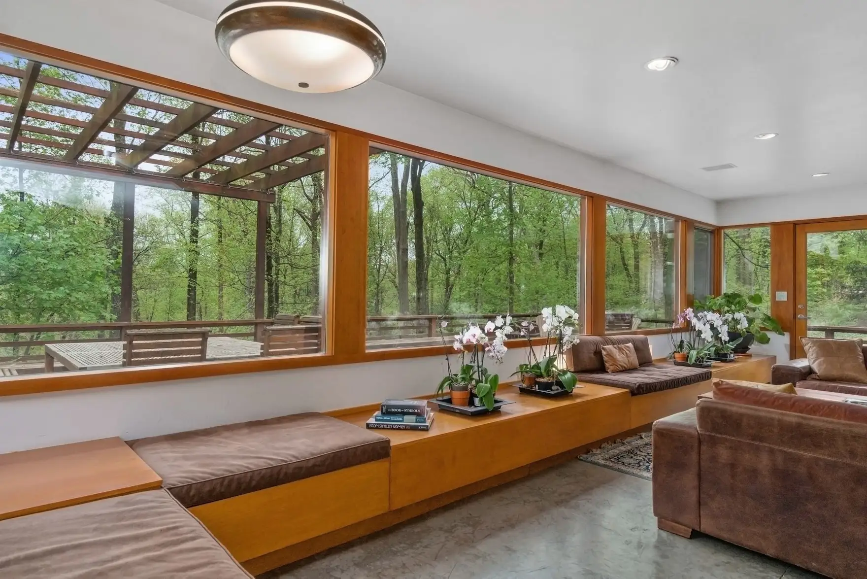 Photo 3 of 20 in A Sprawling Usonian Home Hits the Market at $1.45M - Dwell