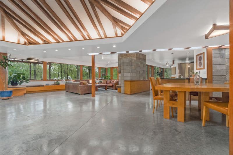 Photo 4 of 20 in A Sprawling Usonian Home Hits the Market at $1.45M - Dwell