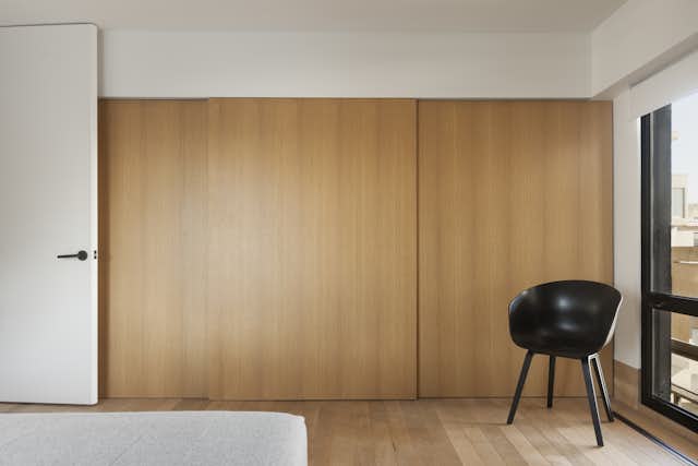 Photo 14 of 18 in An Iconic T-Shaped Apartment Receives a Modern ...