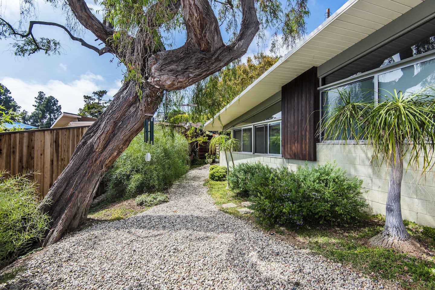 The Gross House by A. Quincy Jones Hits the Market For $2.4M - Dwell