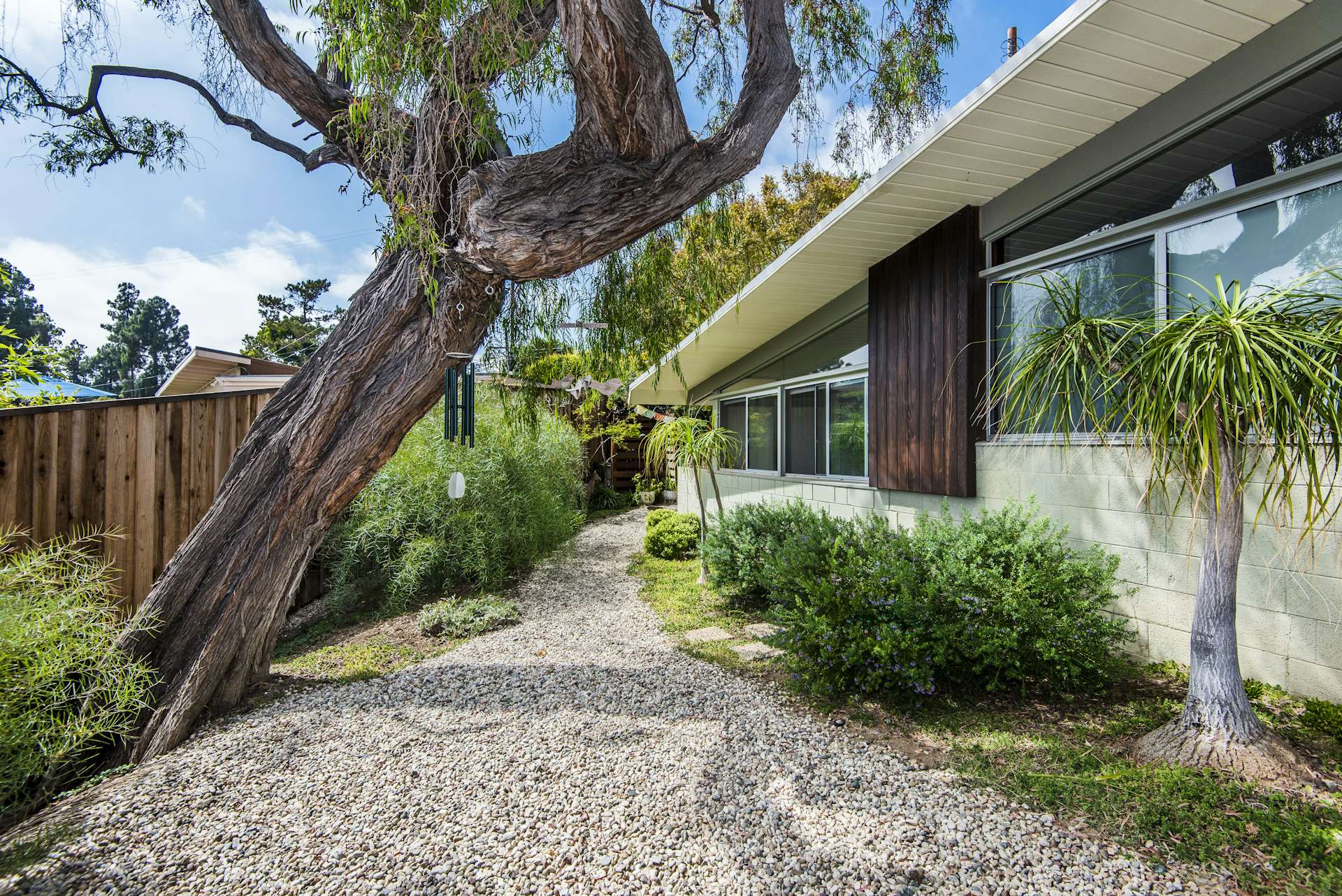 The Gross House by A. Quincy Jones Hits the Market For $2.4M - Dwell