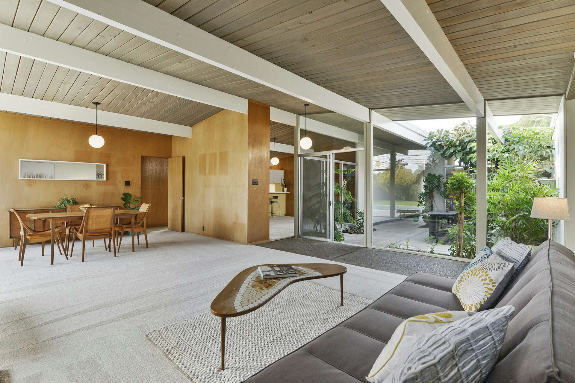 Photo 6 of 14 in A Bay Area Eichler Home With a Greenery-Filled Atrium ...