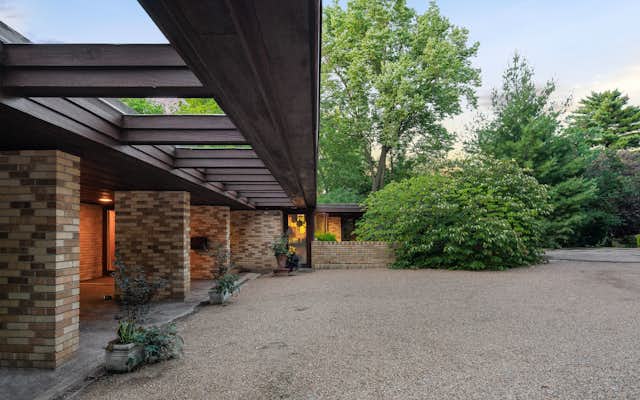 Photo 2 of 16 in Frank Lloyd Wright's Sondern-Adler House Is Heading to ...