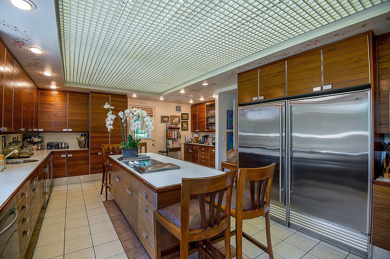 Photo 6 of 12 in Muhammad Ali’s Massive Hancock Park Mansion Hits the ...