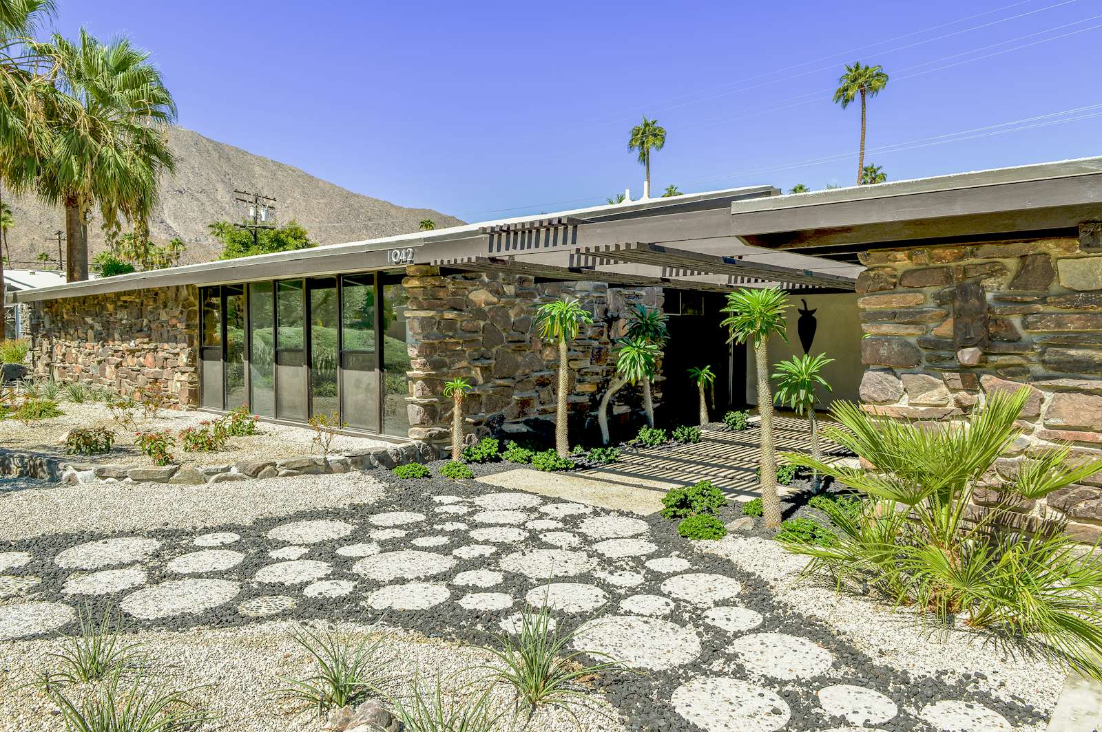 What Are Alexander Homes, and Why Are They Still So Beloved? - Dwell