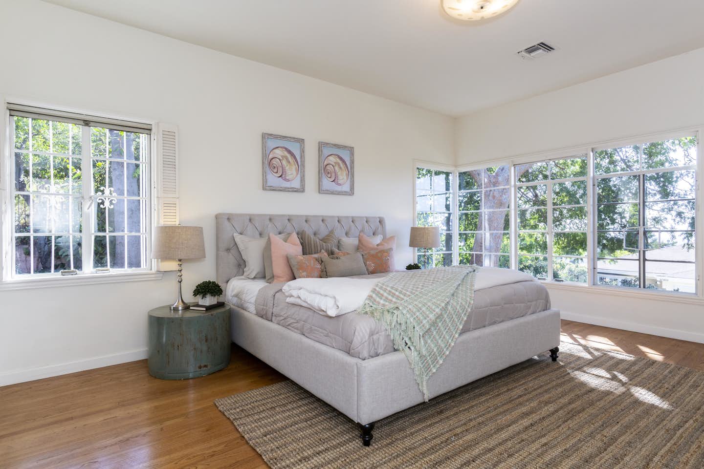 Joseph Gordon-Levitt's Vintage 1940s Ranch House Lists For $3.85M - Dwell