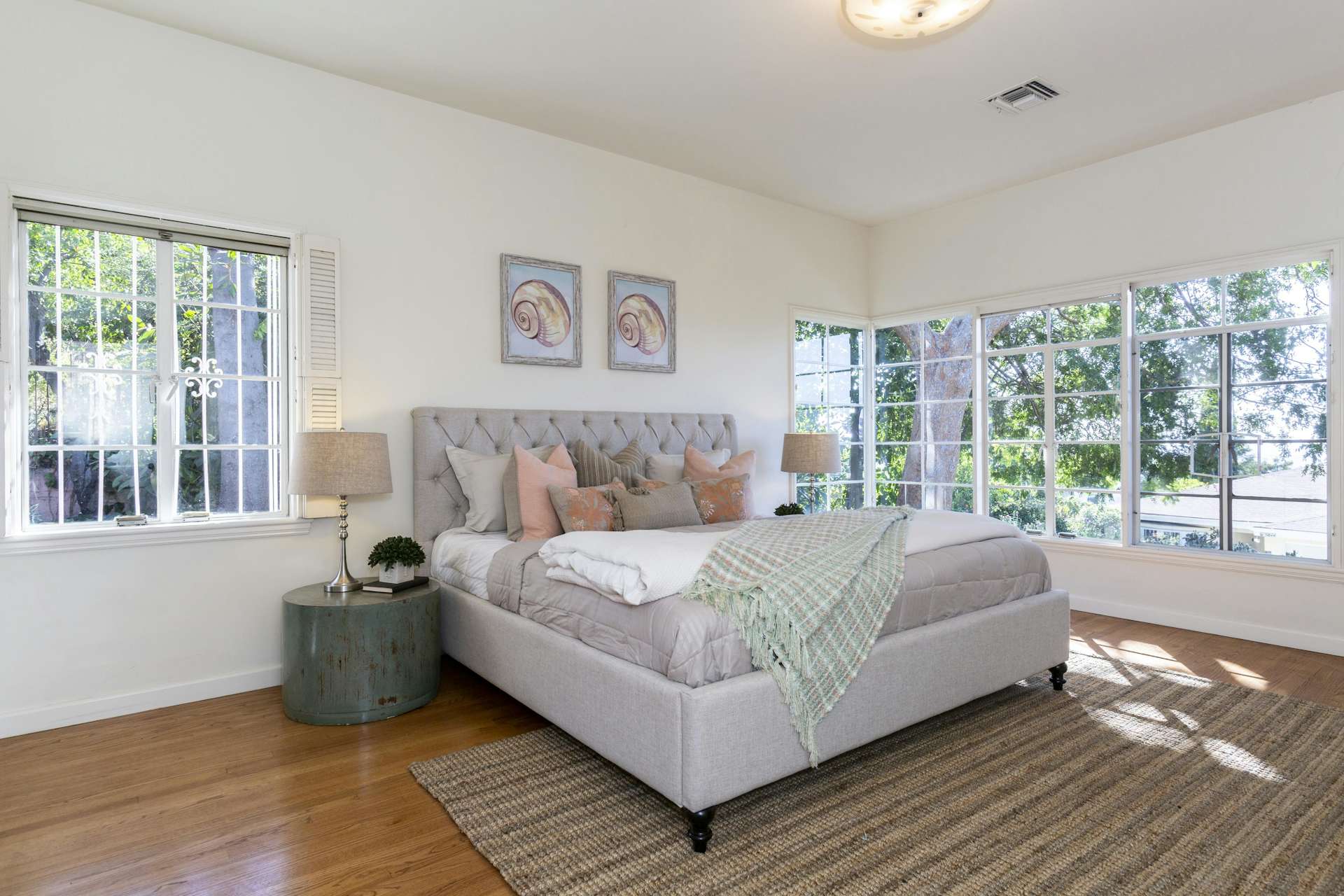 Joseph Gordon-Levitt's Vintage 1940s Ranch House Lists For $3.85M - Dwell