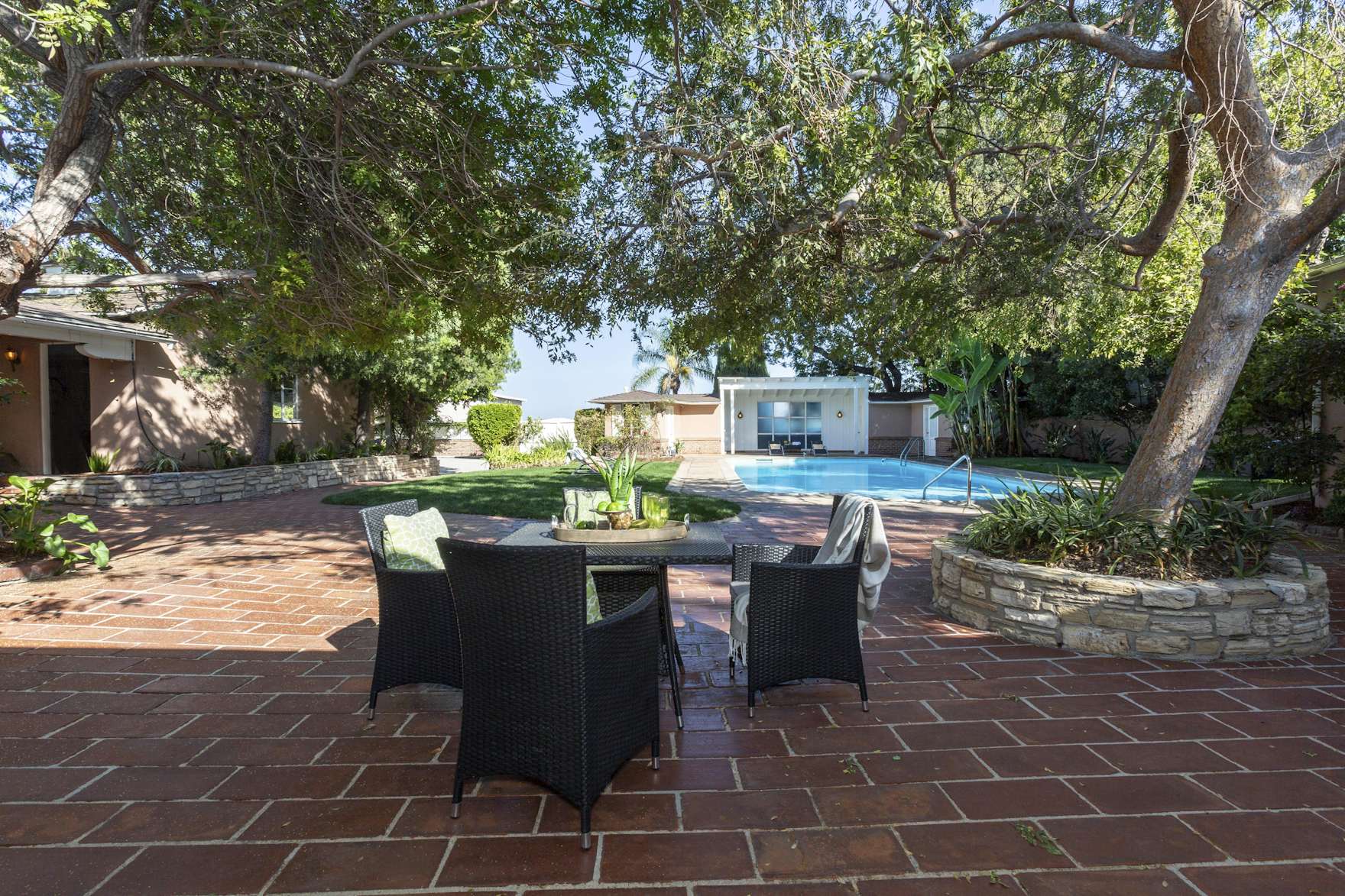 Joseph Gordon-Levitt's Vintage 1940s Ranch House Lists For $3.85M - Dwell