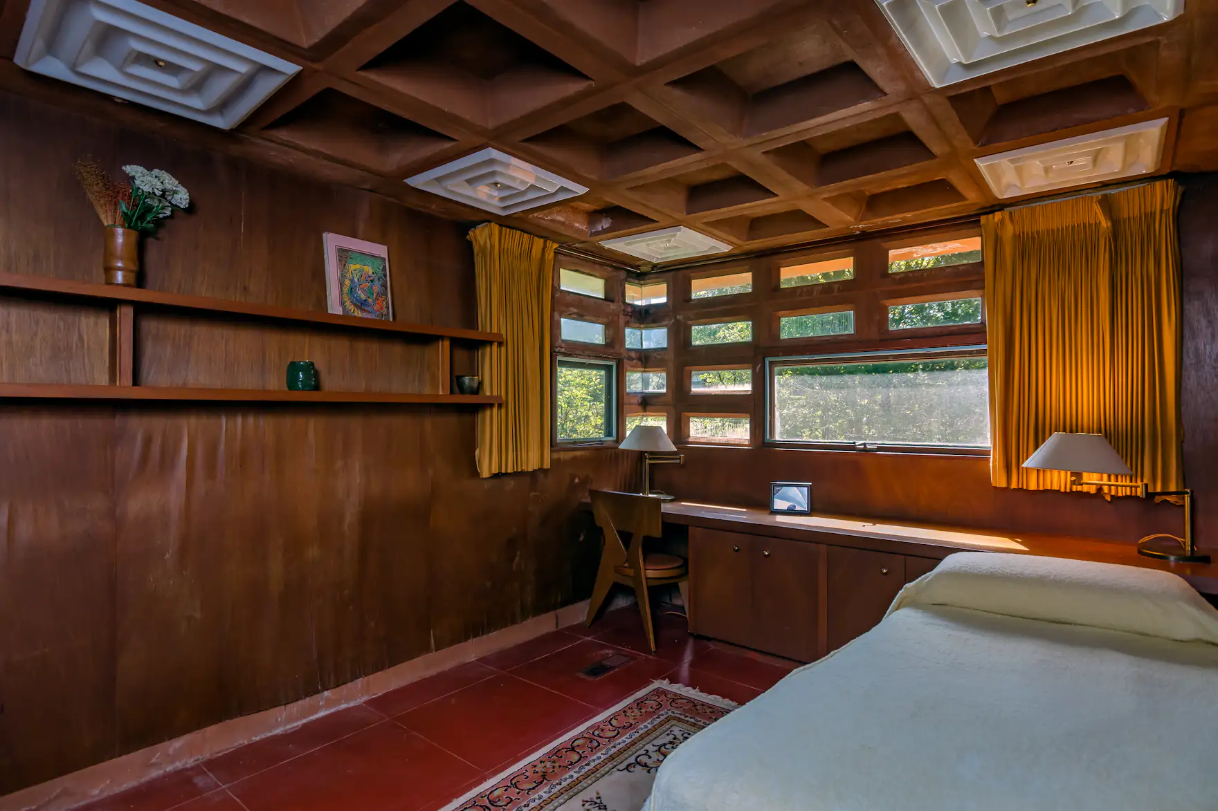 Photo 18 of 21 in Frank Lloyd Wright’s Pappas House in St. Louis Is ...