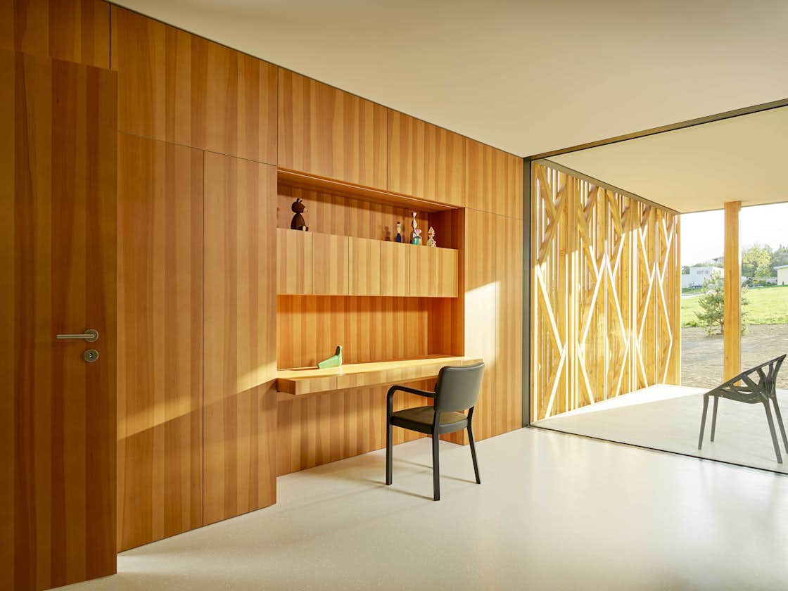 Photo 7 of 13 in A Green-Roofed Family Home Frames the Grandeur of the ...