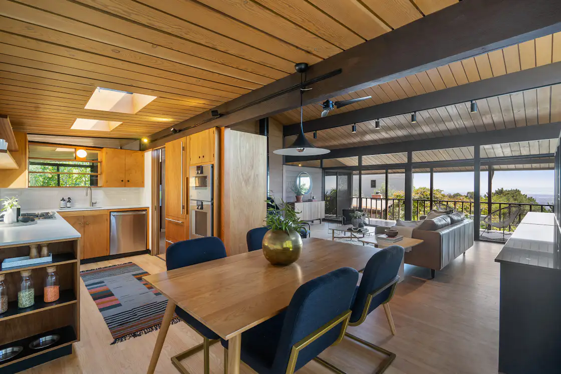 Photo 5 of 15 in A Spectacular Roger Lee Midcentury Hits the Market in ...