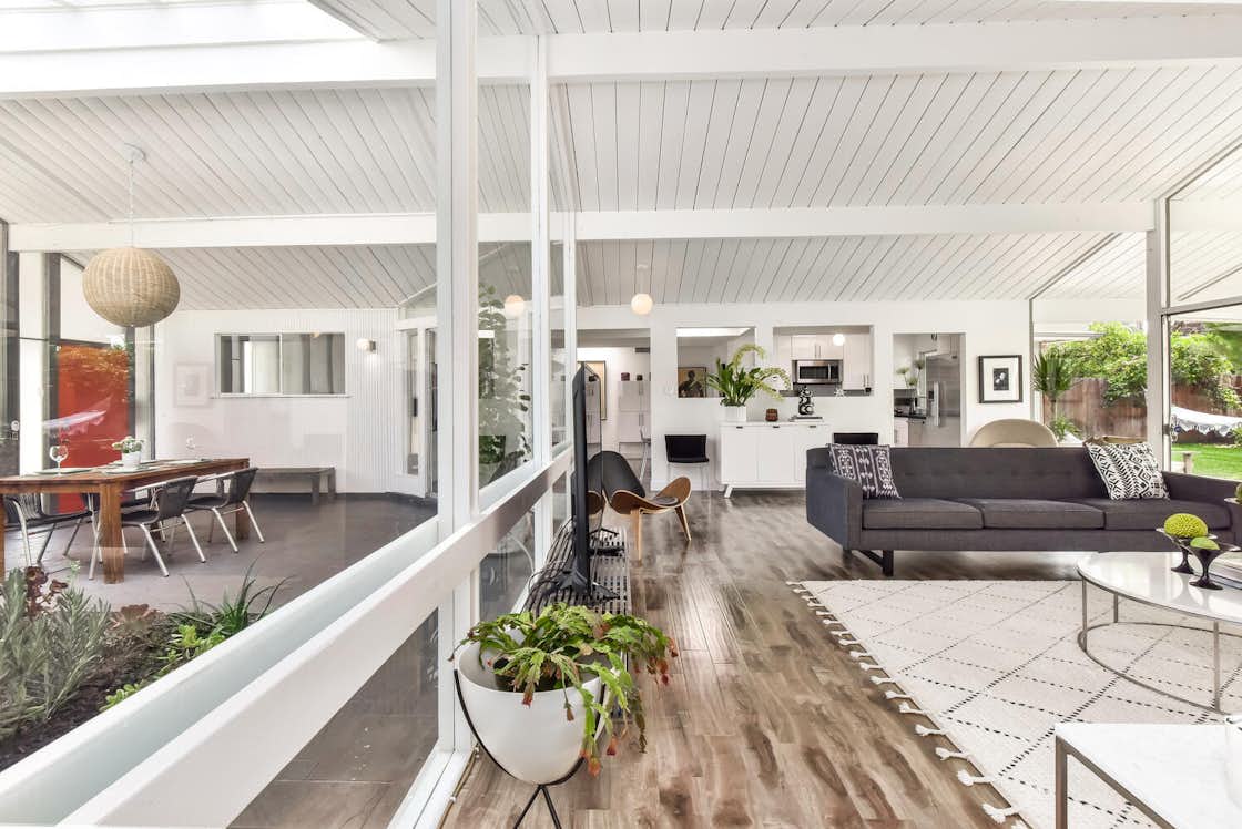 An Eye-Catching Eichler Home in Southern California Lists for $1.1M - Dwell