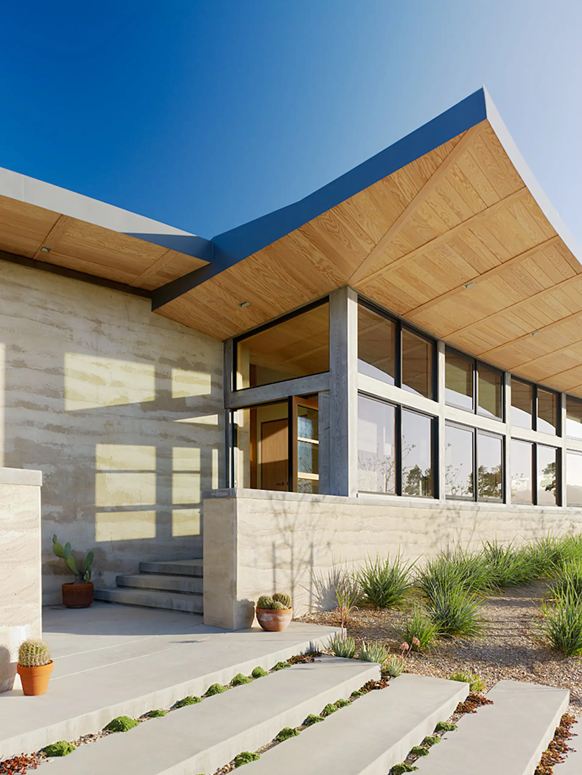Photo 5 of 13 in Caterpillar House by Feldman Architecture - Dwell