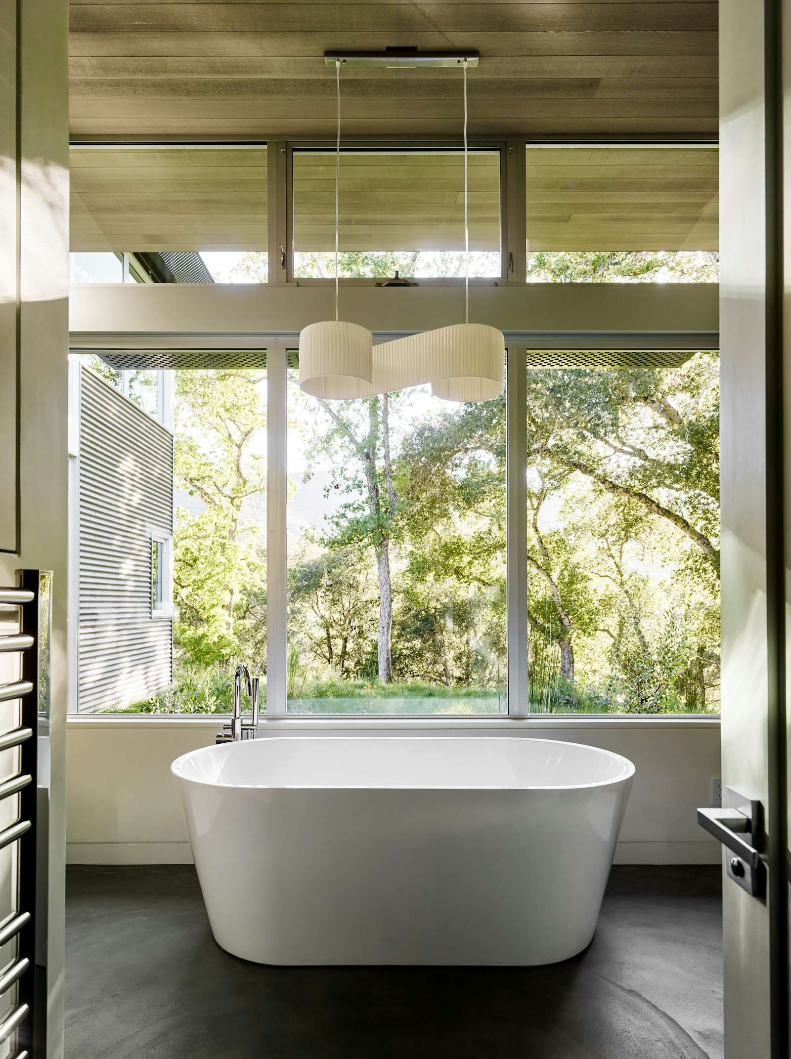 40 Modern Bathtubs That Soak In the View - Dwell