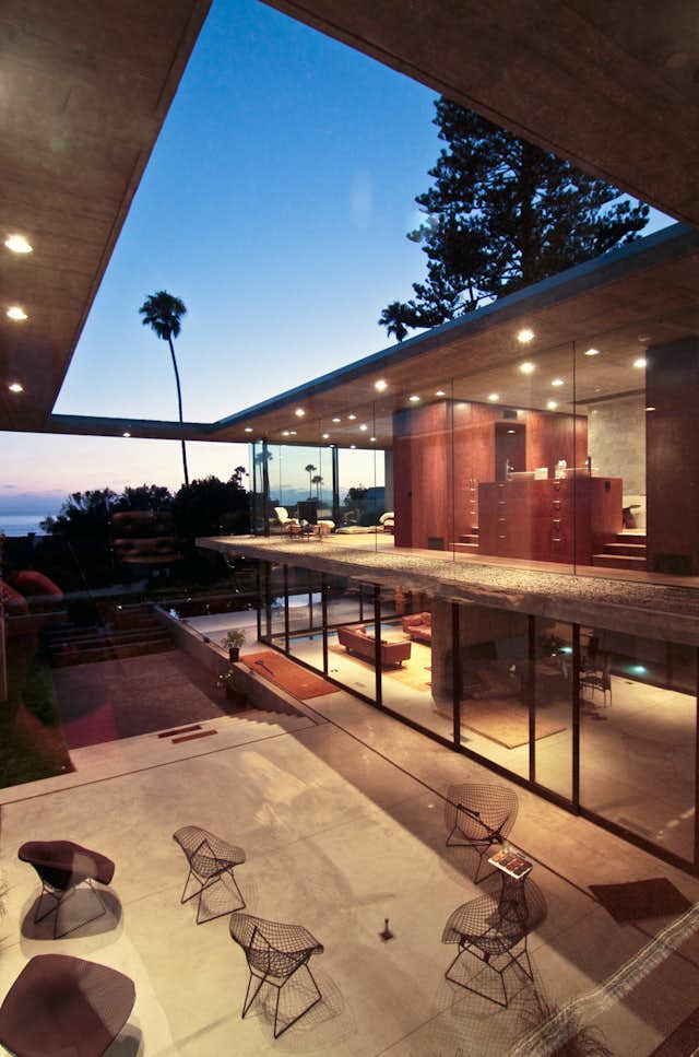 Photo 7 of 8 in This Architect's Home Embraces Oceanfront Views - Dwell