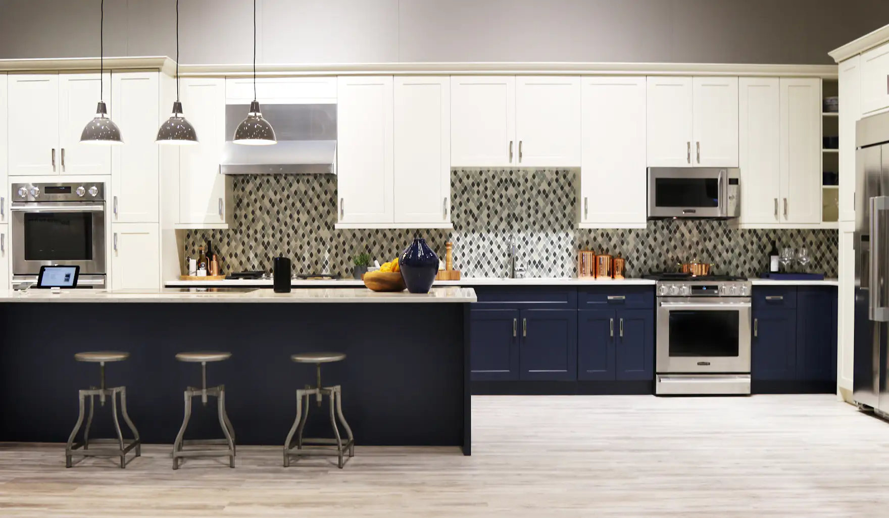 Signature Kitchen Suite’s Modern Pavilion Shines at KBIS - Dwell