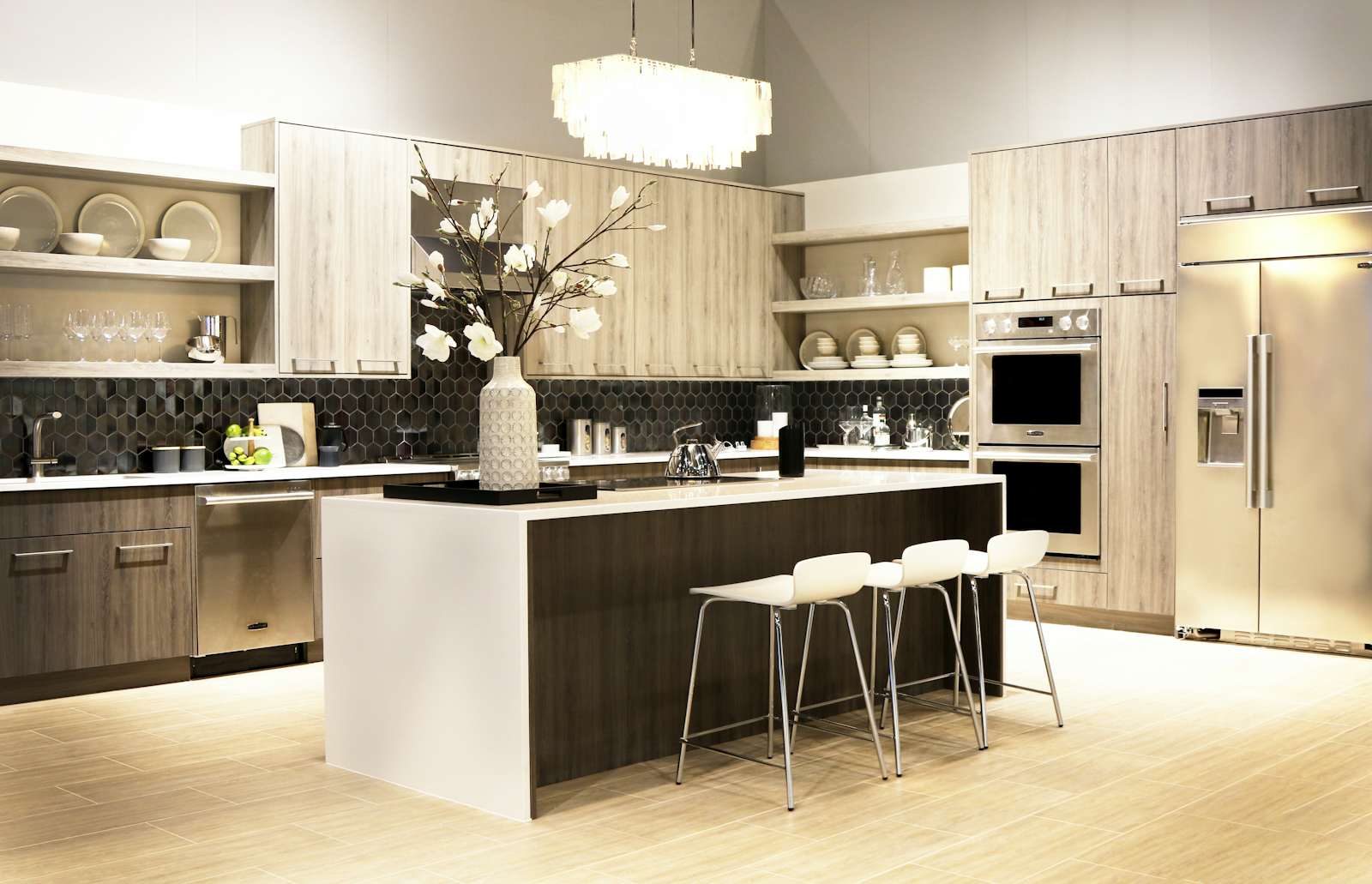 Signature Kitchen Suite’s Modern Pavilion Shines at KBIS - Dwell