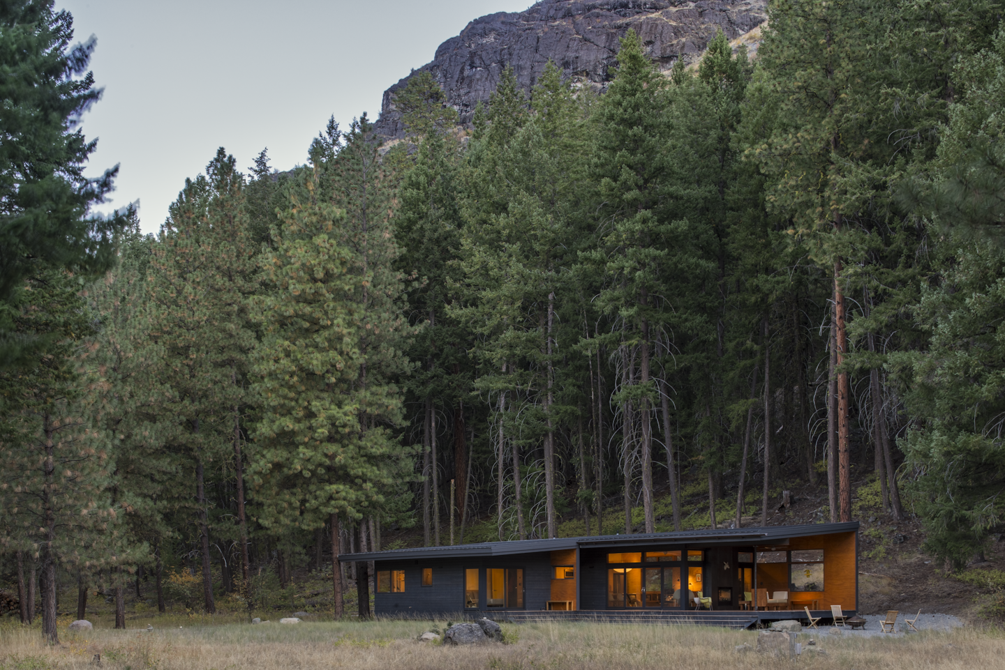 A Lean Cabin in Washington Dismantles the Indoor/Outdoor Divide - Dwell