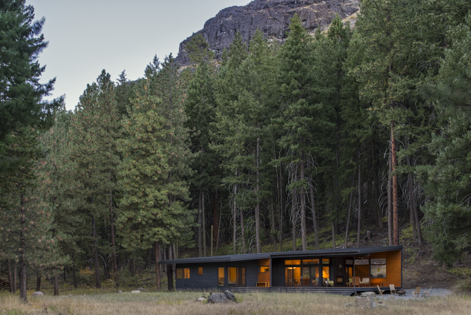 A Lean Cabin in Washington Dismantles the Indoor/Outdoor Divide - Dwell