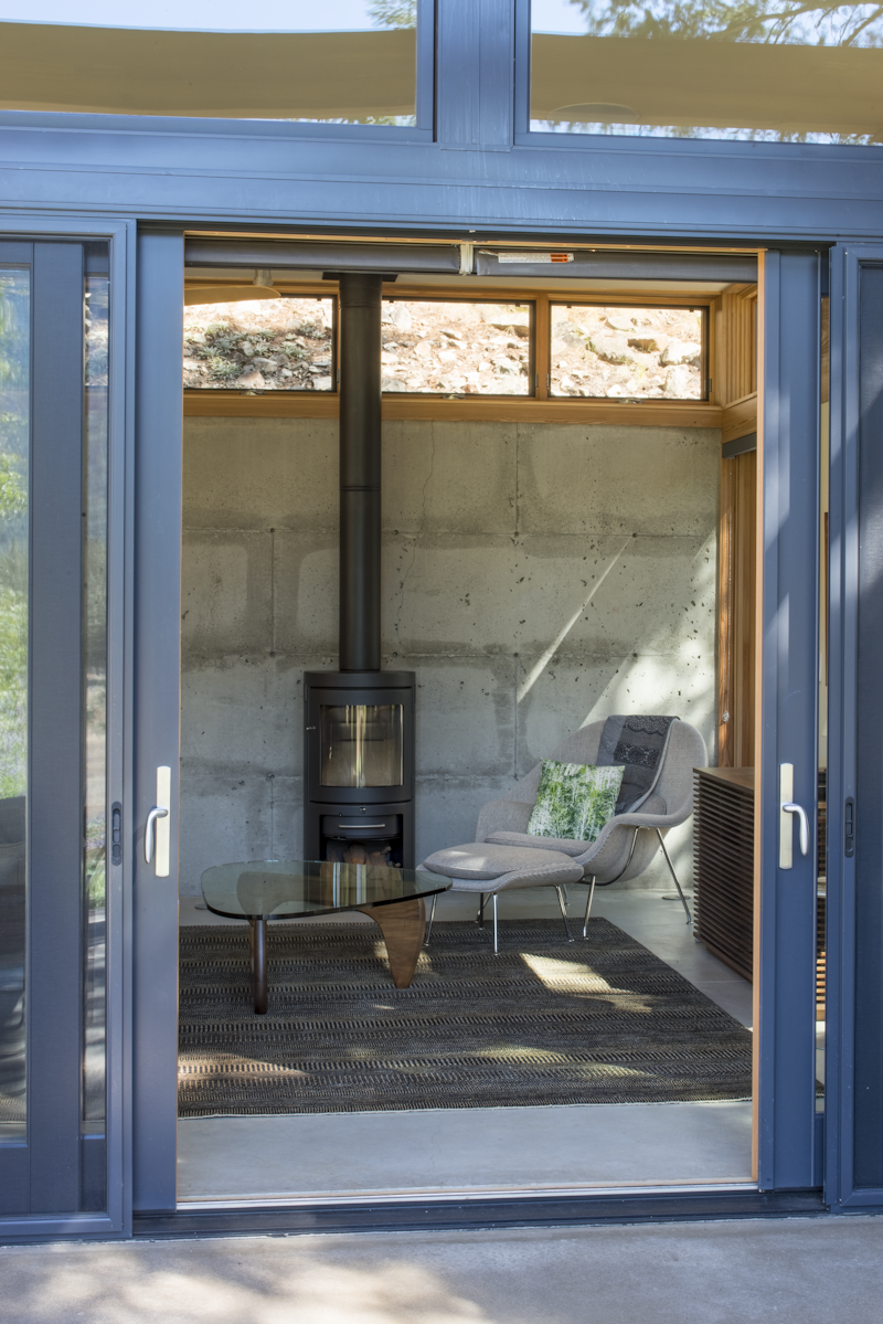 A Lean Cabin in Washington Dismantles the Indoor/Outdoor Divide - Dwell