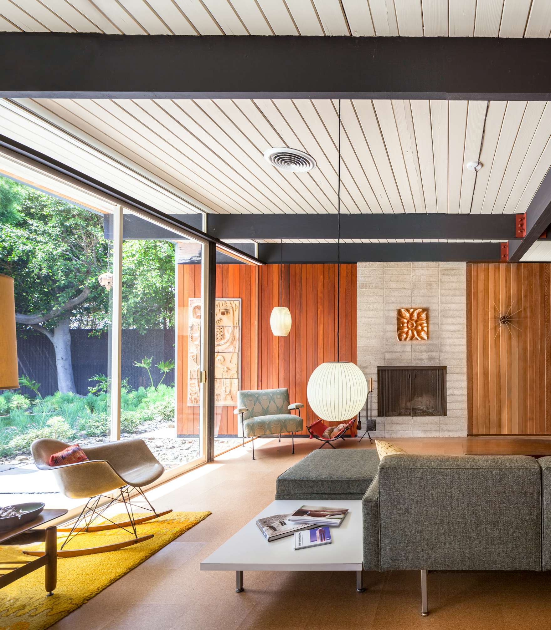A Stunningly Restored Midcentury by Case Study Architect Craig Ellwood ...