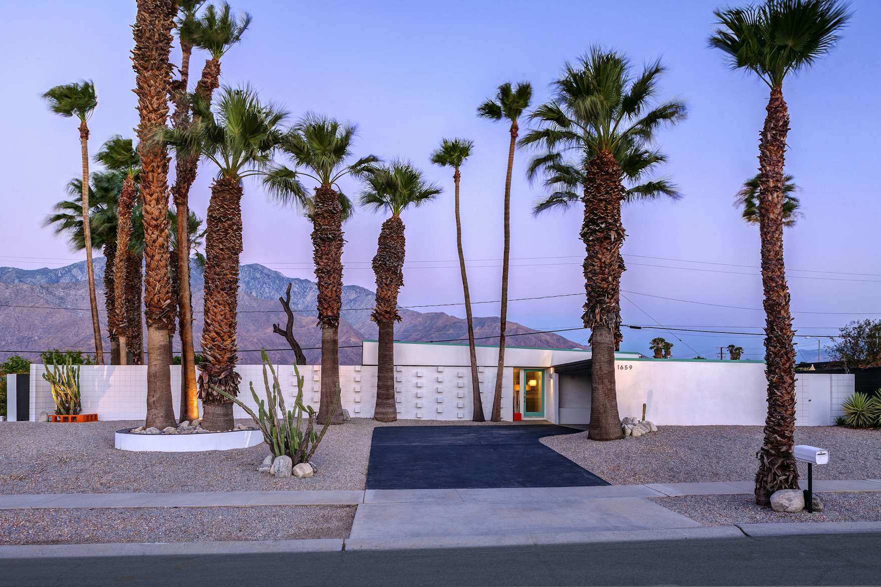 Photo 1 of 11 in A Donald Wexler-Designed Midcentury Home in Palm ...