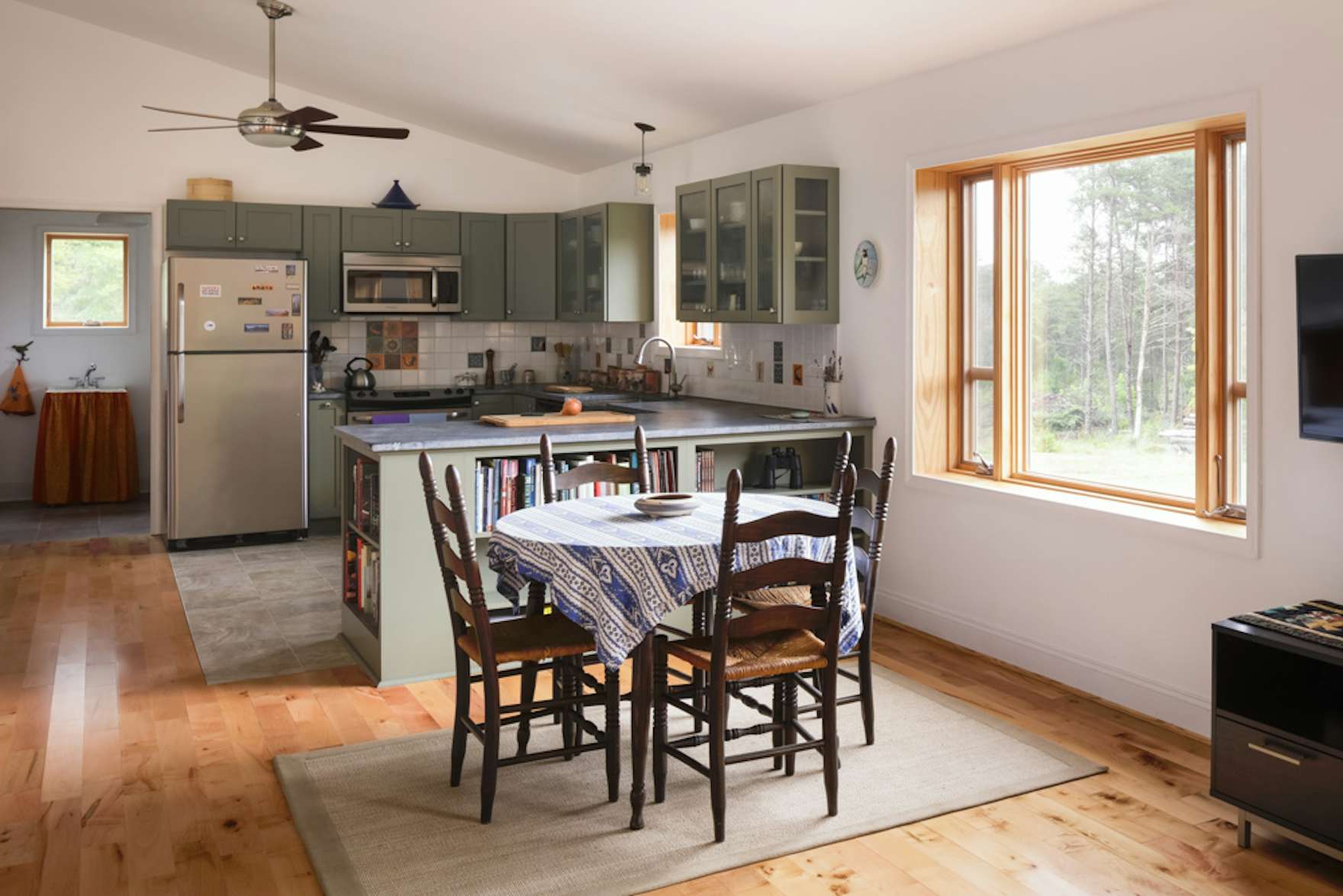 Photo 14 of 15 in Net-Zero Prefab Home by Deltec Homes - Dwell