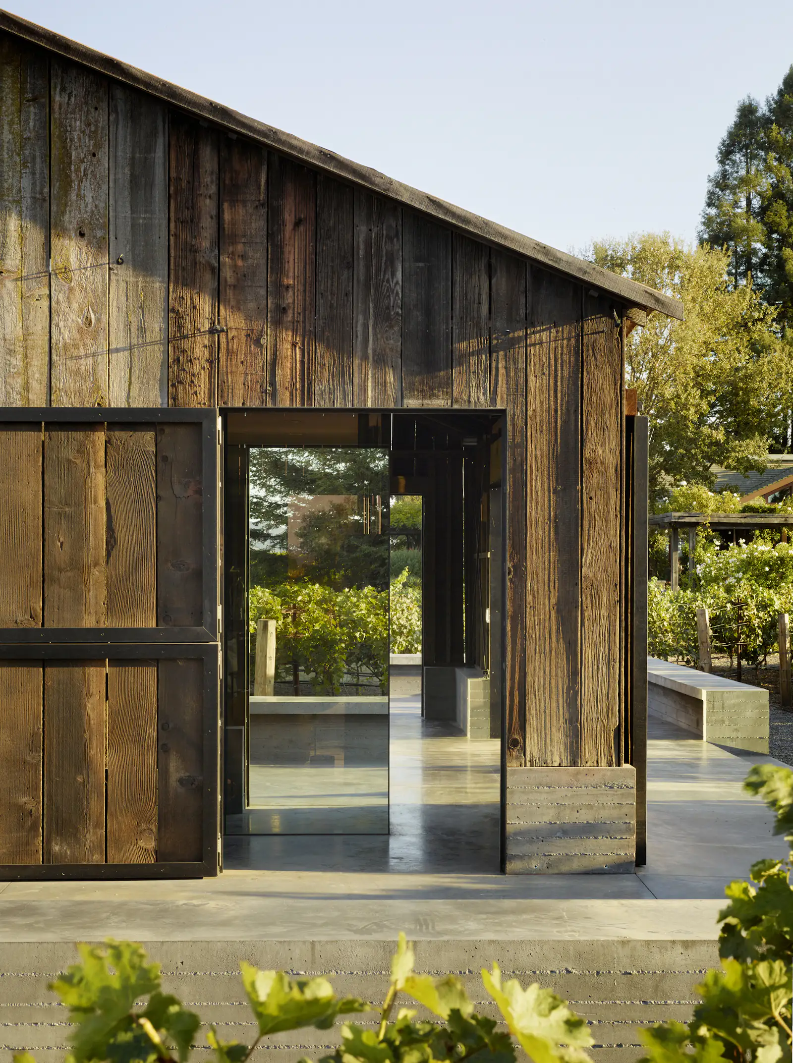 Napa Vineyard Barn (8 Photos) - Dwell