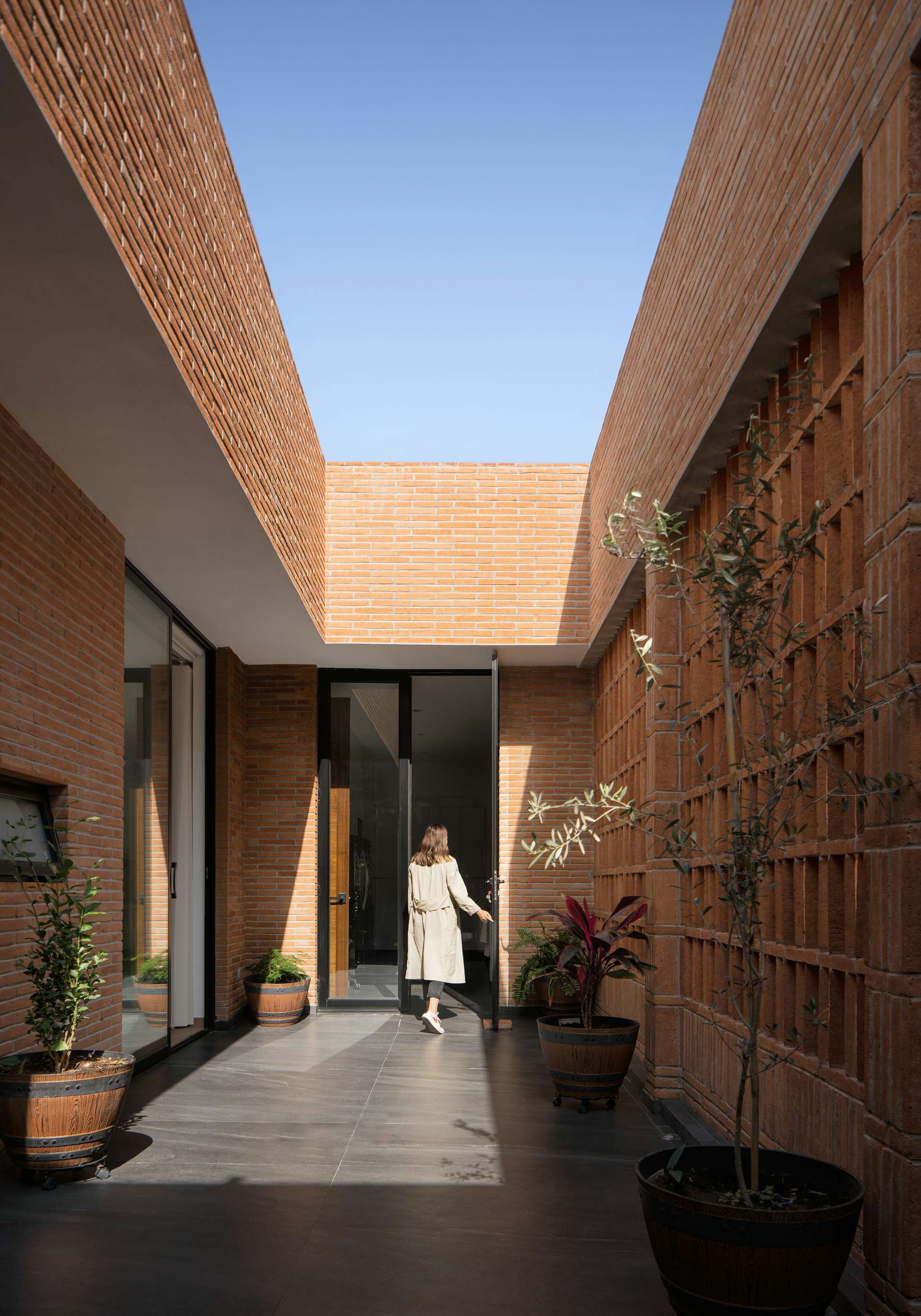 Photo 7 of 9 in Hobby Rooms, Light-Filled Hallways, and Courtyards Set ...