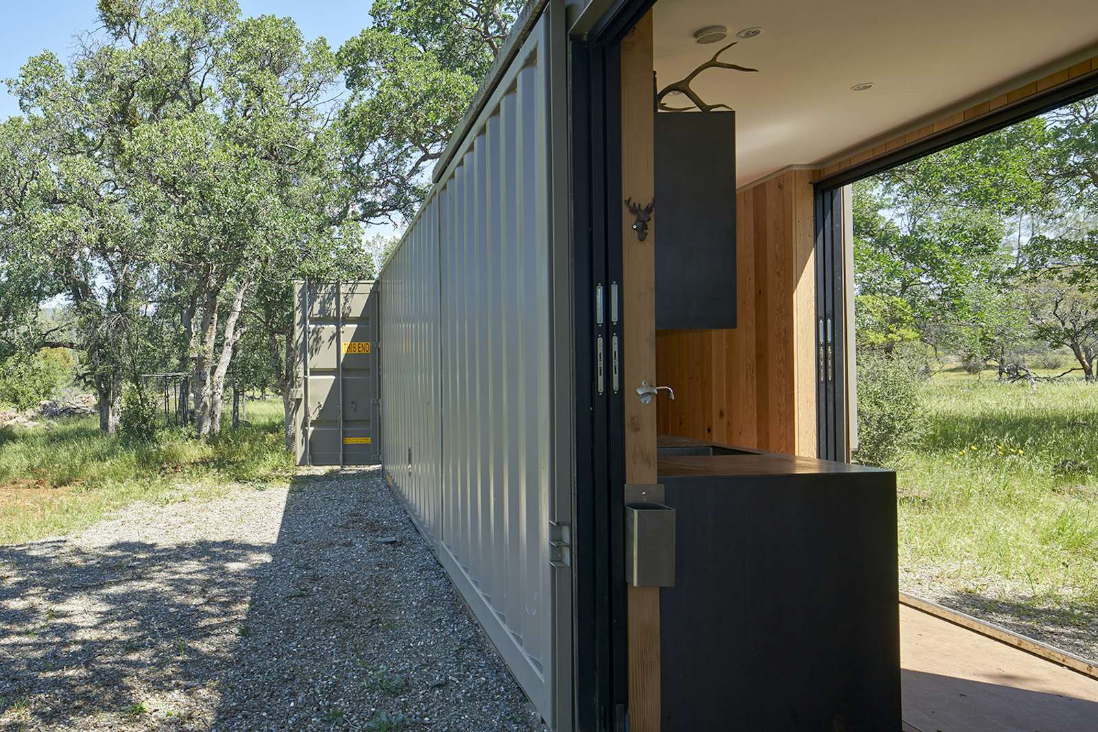 Container Cabin (15 Photos) - Dwell
