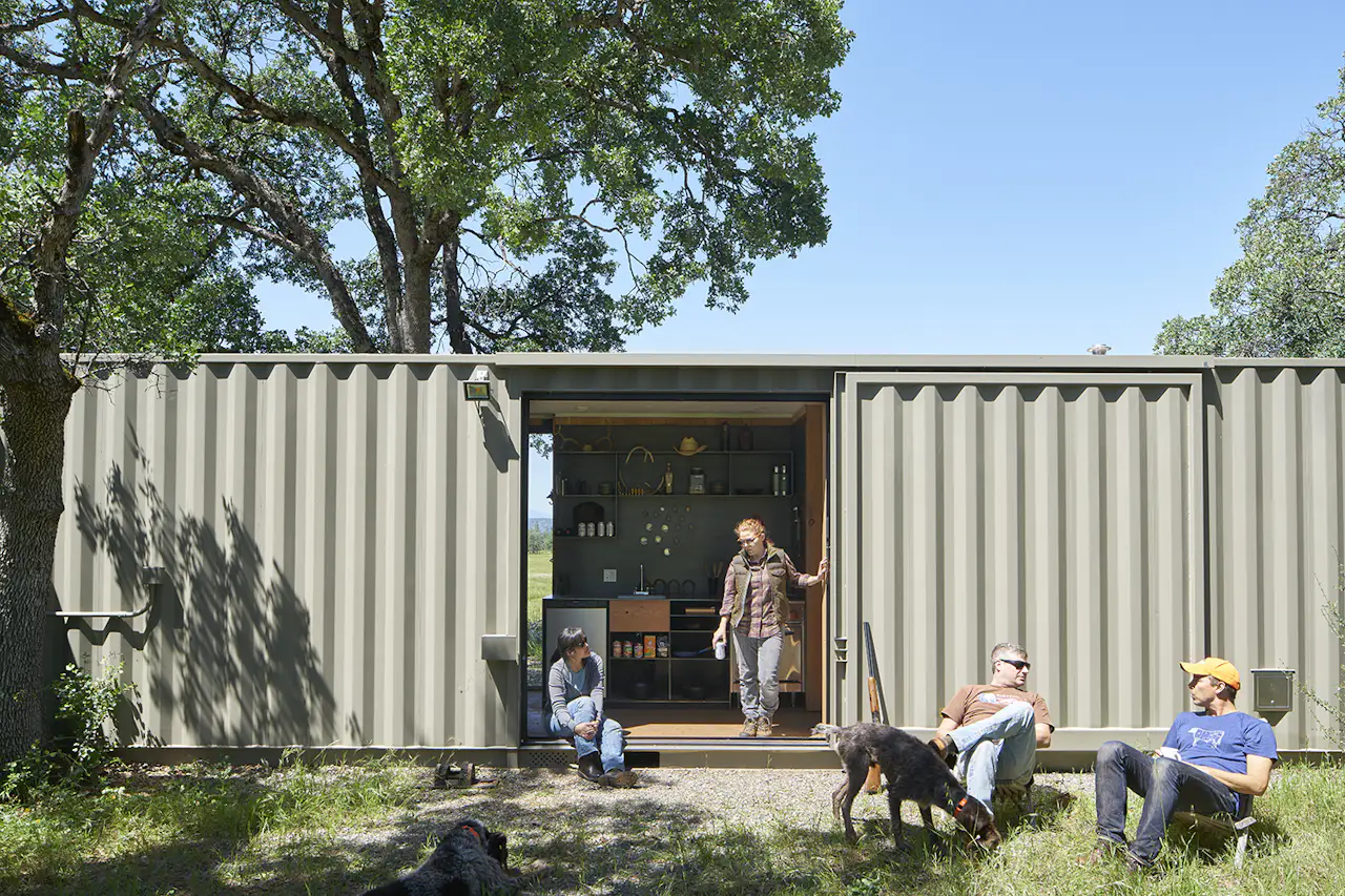 Container Cabin (15 Photos) - Dwell