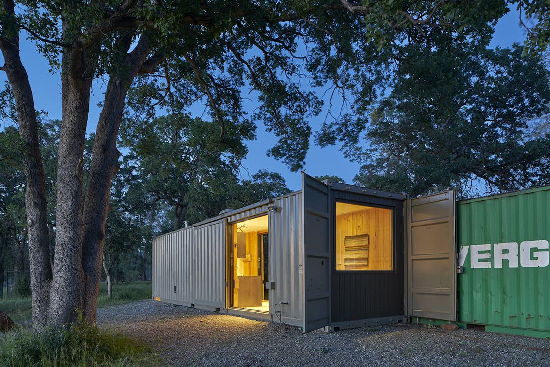 Container Cabin (15 Photos) - Dwell