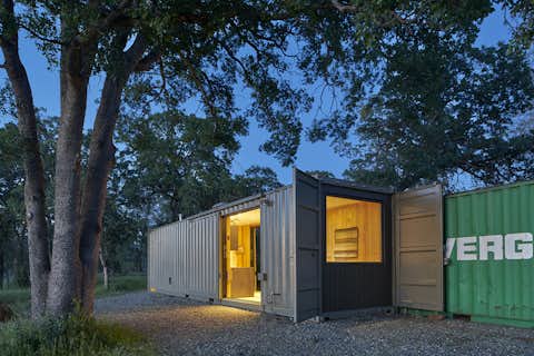 Container Cabin (15 Photos) - Dwell