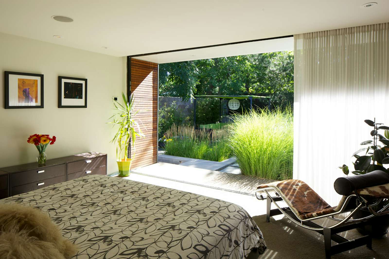 Photo 9 of 10 in Now Open: A Mid-Century Modern Gem Steps Into the 21st ...