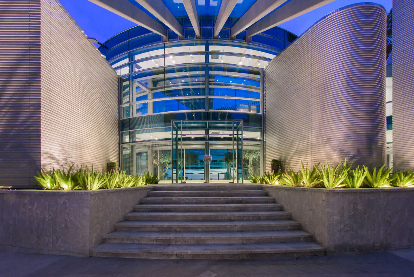 Photo 8 of 8 in Ed Niles-Designed Home Dazzles in Beverly Hills by ...