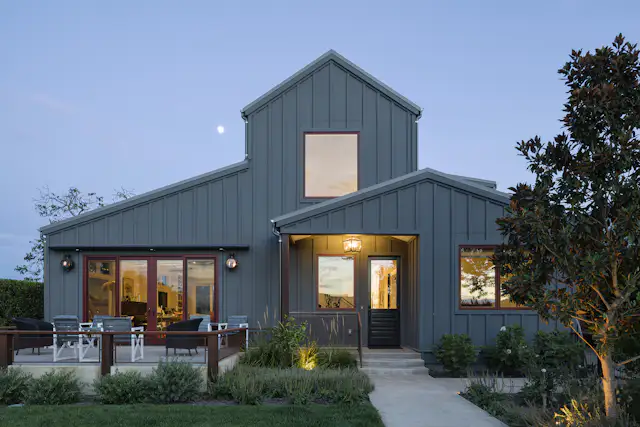Photo 5 of 20 in 20 Modern American Farmhouses That Update Tradition ...