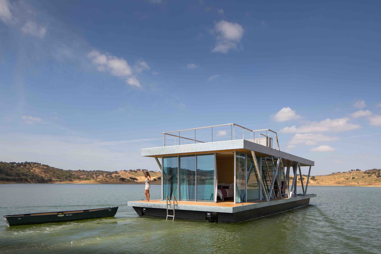 6 Modular Houseboat and Floating Home Manufacturers Around the World ...
