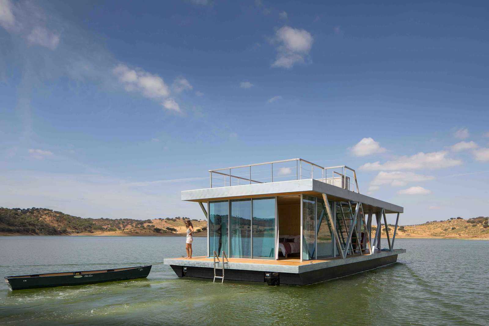 6 Modular Houseboat and Floating Home Manufacturers Around the World ...