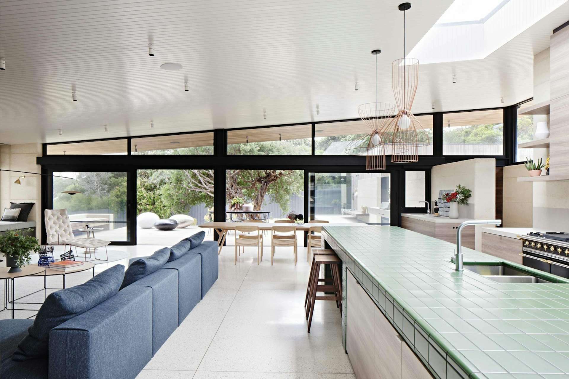 Photo 10 of 12 in A Layered Home in Coastal Australia That Merges With ...