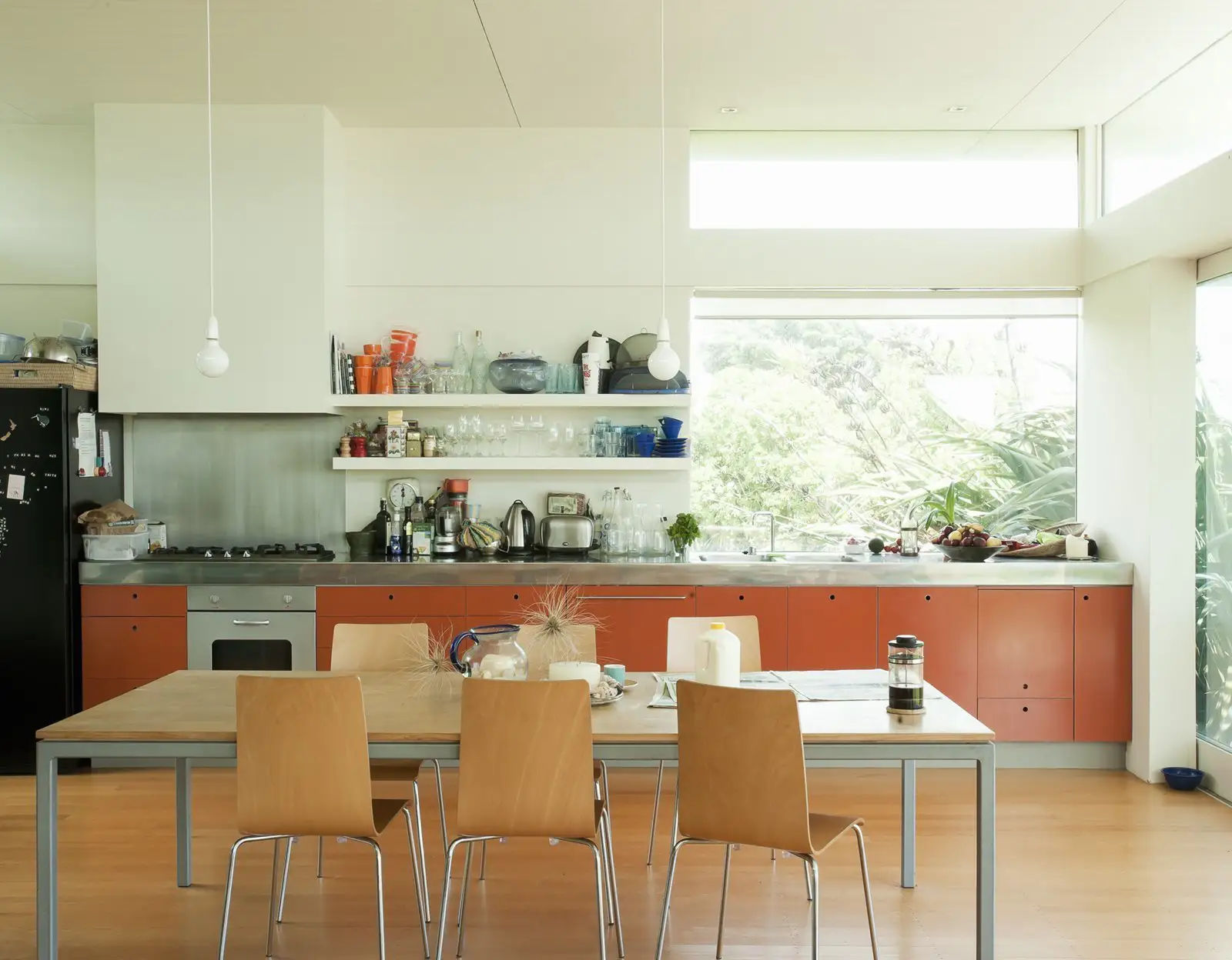 12 Electrifying Kitchens That Are Unapologetic About Color - Dwell
