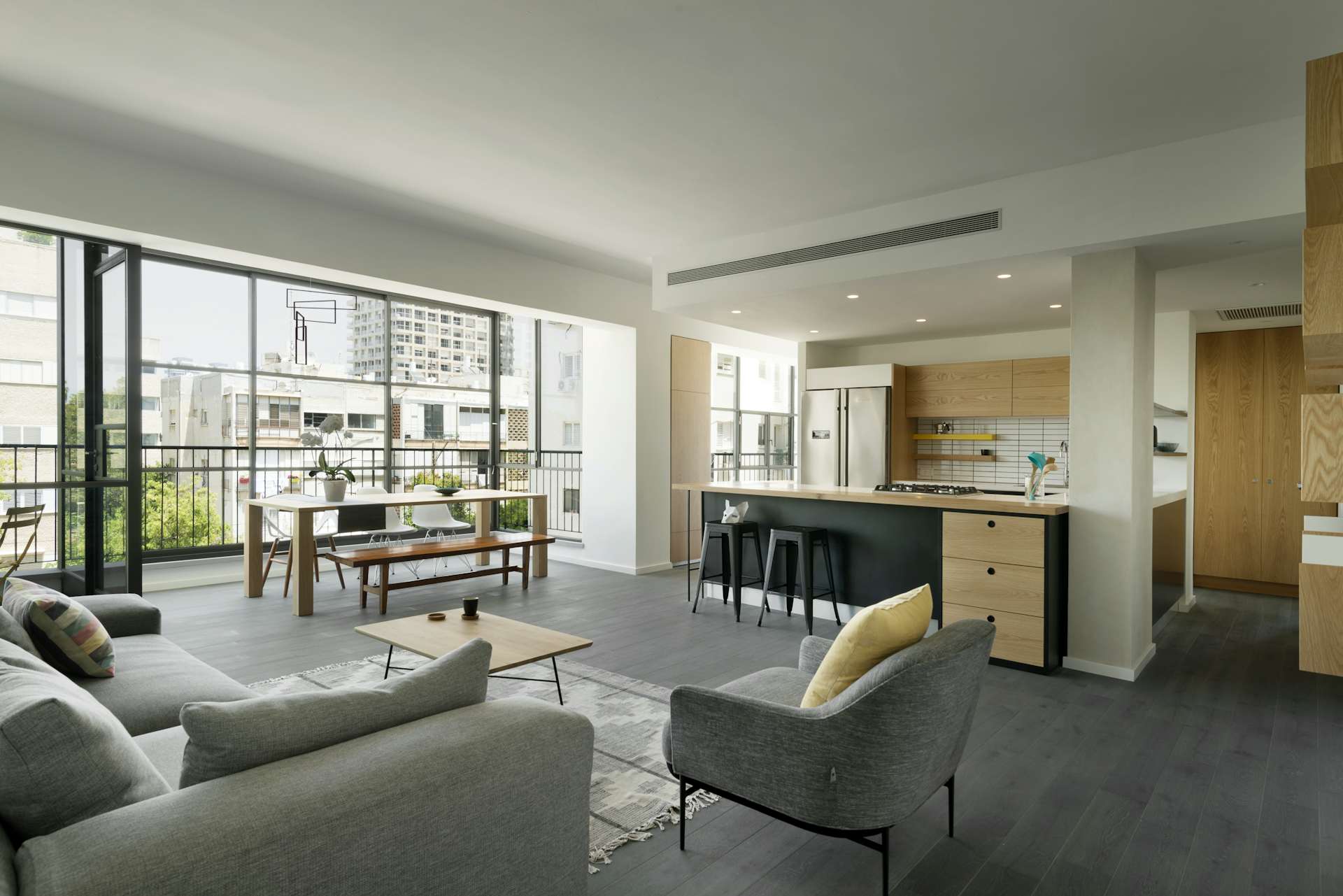 Photo 3 of 14 in Graphic Design Guides an Apartment Renovation in Tel ...