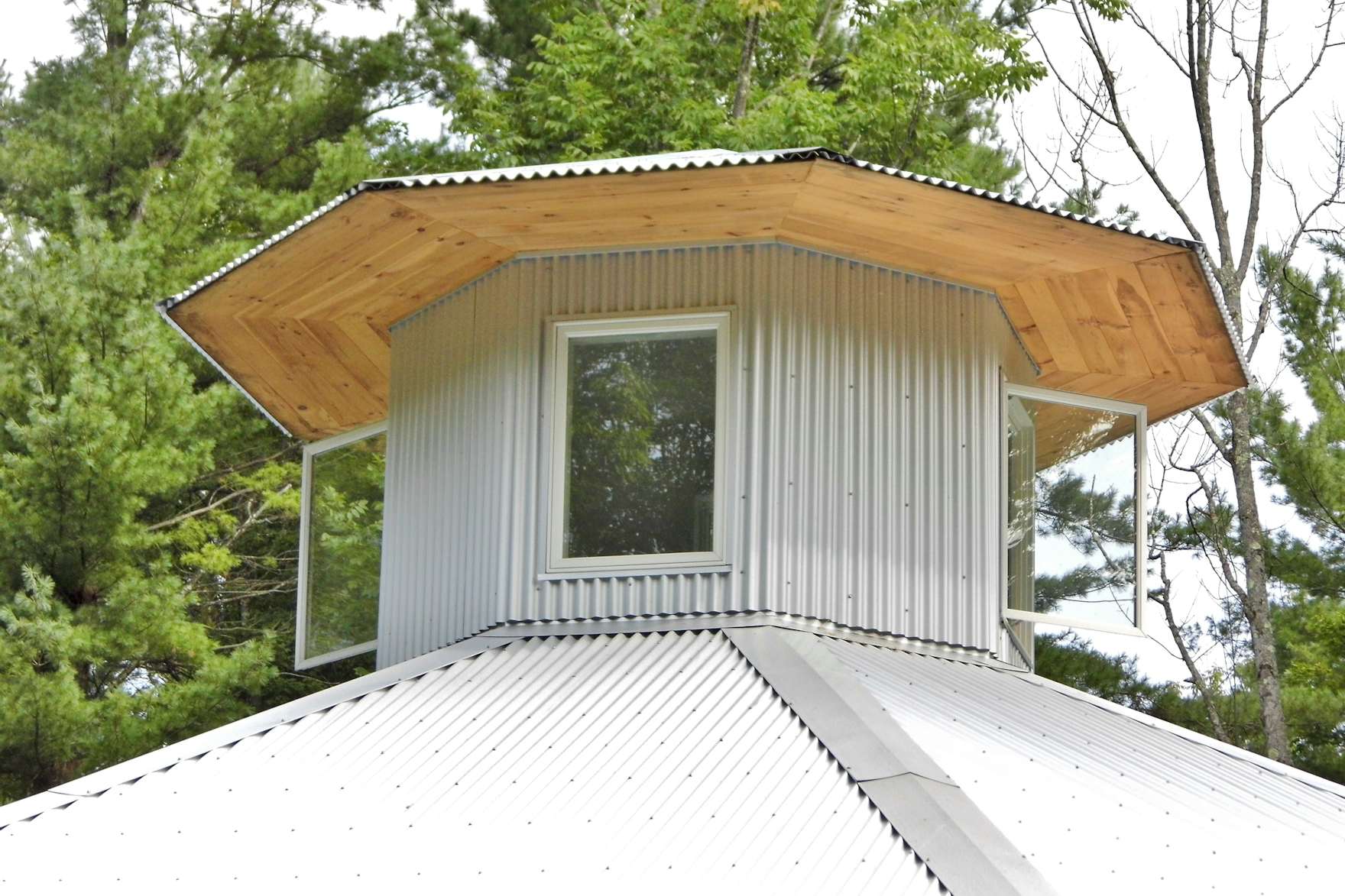 A Modern Octagonal Barn House in Upstate New York Asks $1.28M - Dwell