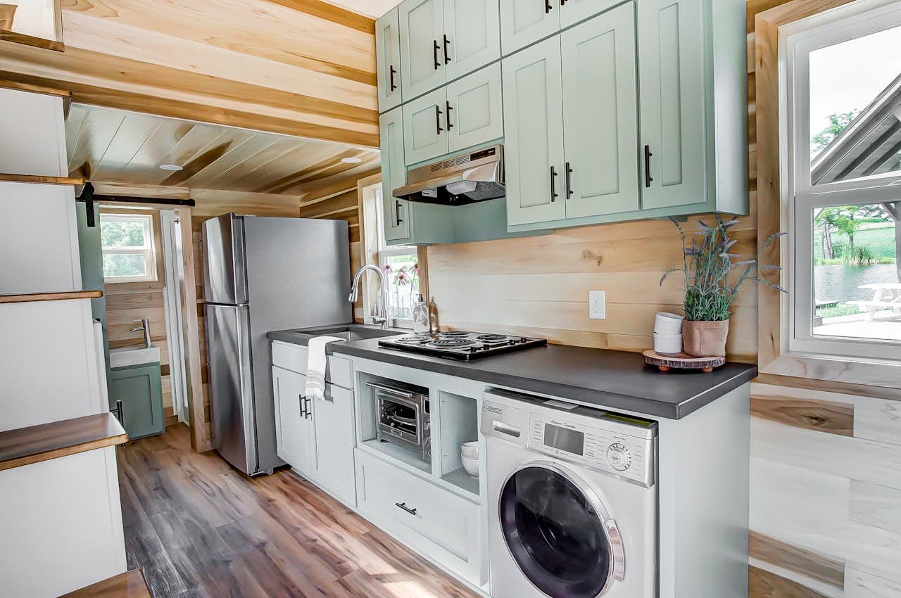 Photo 6 of 11 in This 270-Square-Foot Tiny Home Is Now Up For Grabs at ...