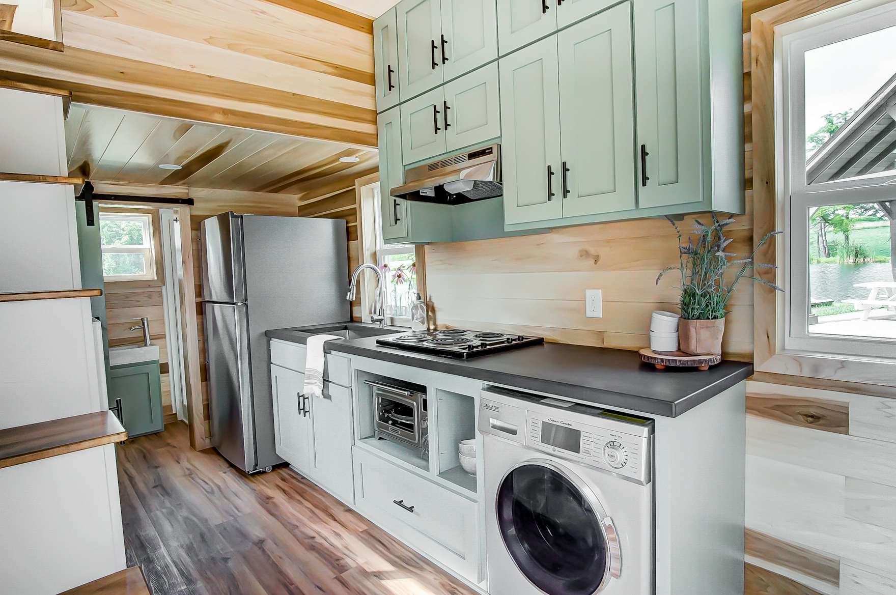 Photo 6 of 11 in This 270-Square-Foot Tiny Home Is Now Up For Grabs at ...