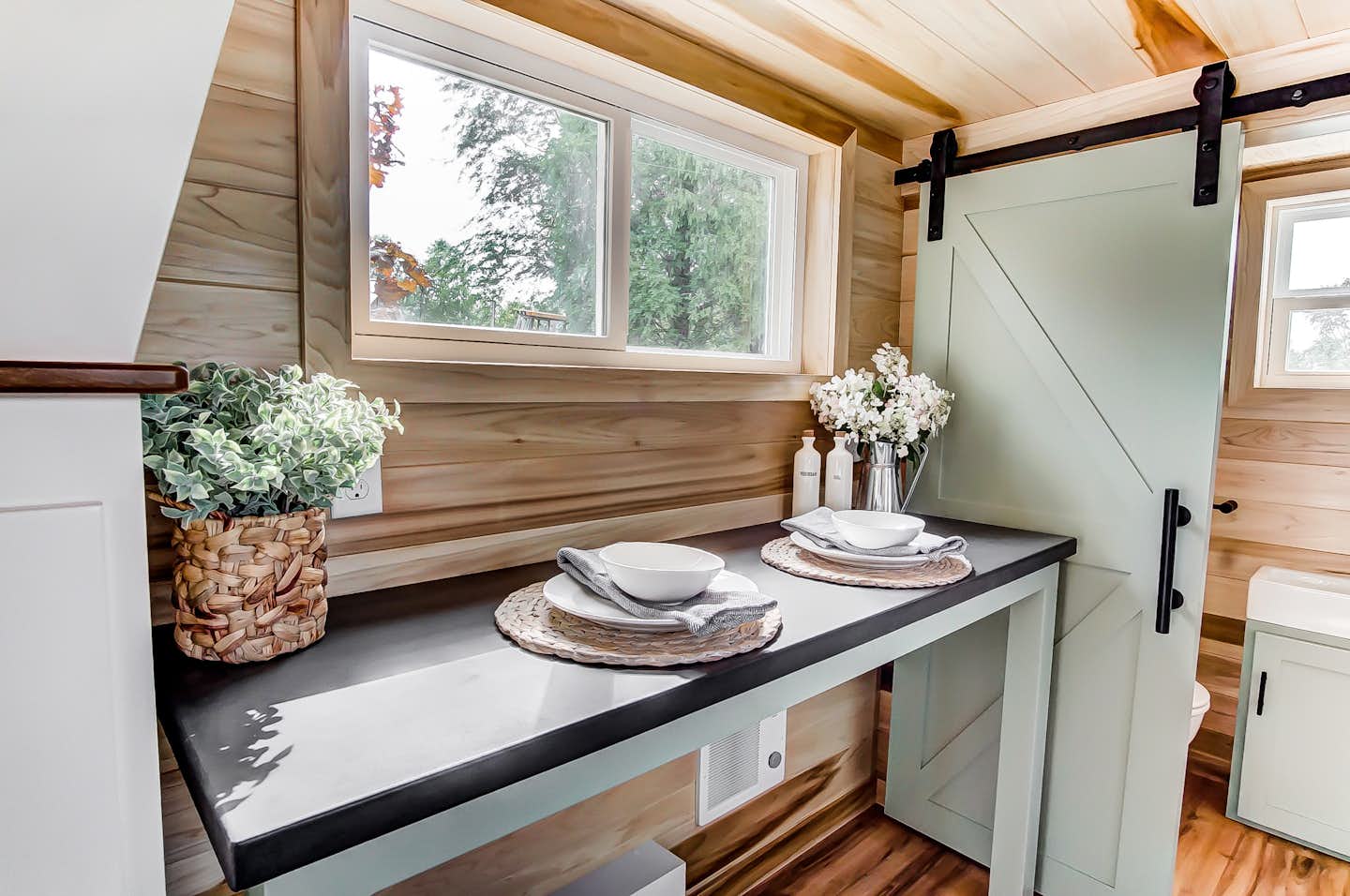 Photo 7 of 11 in This 270-Square-Foot Tiny Home Is Now Up For Grabs at ...