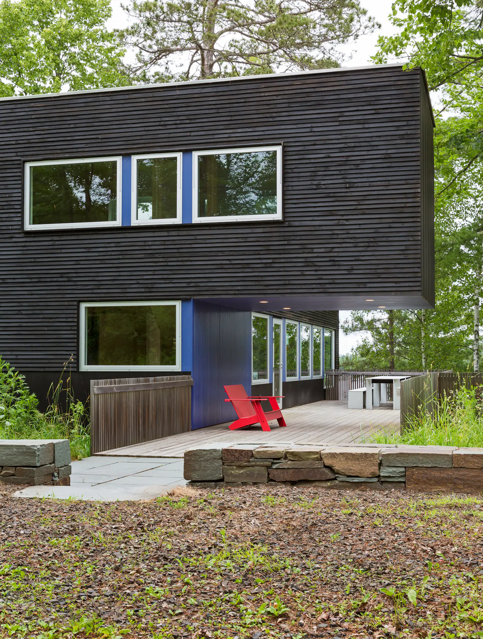 Two Rectangular Volumes Unite to Form a Colorful Lakeside Cabin - Dwell