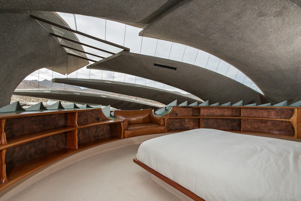 Photo 16 of 18 in High Desert House in Joshua Tree Is an Otherworldly ...