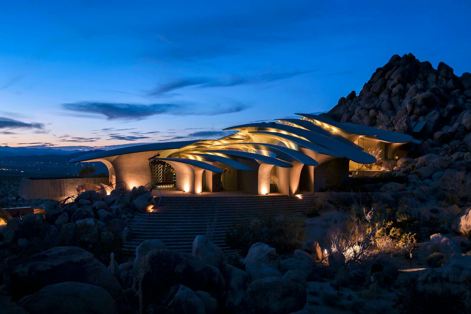 Photo 18 of 18 in High Desert House in Joshua Tree Is an Otherworldly ...