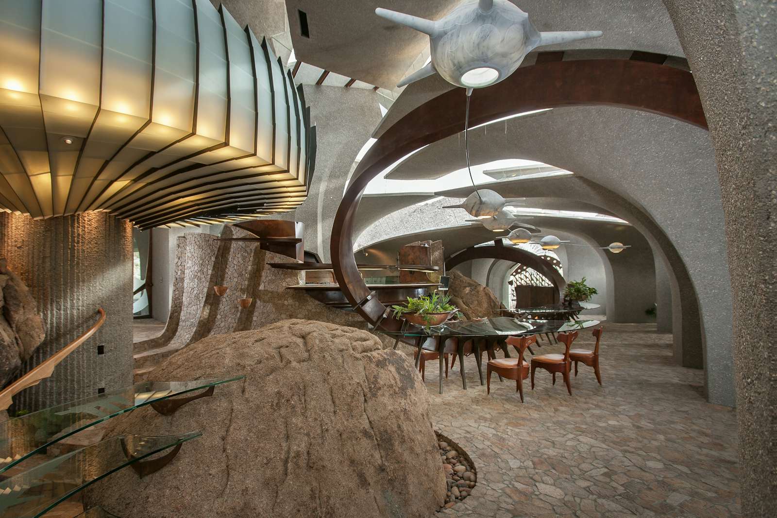 Photo 7 of 24 in 12 Futuristic Homes That Look Like They Belong in ...